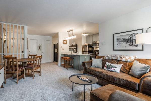 Crestview #3 Bldg C 1 Bedroom Plus Den / 2 Bathroom, Close To Town Shuttle And Short Walk To Village - Mammoth Lakes, CA