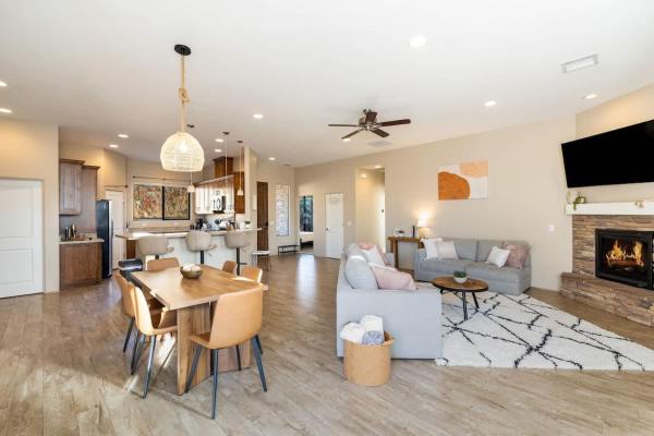 Mountain View Lookout-uptown Walkable Red Rock Views - Sedona, AZ