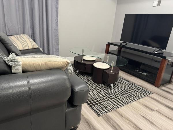 2 Bedroom Basement Suite - アルバータ