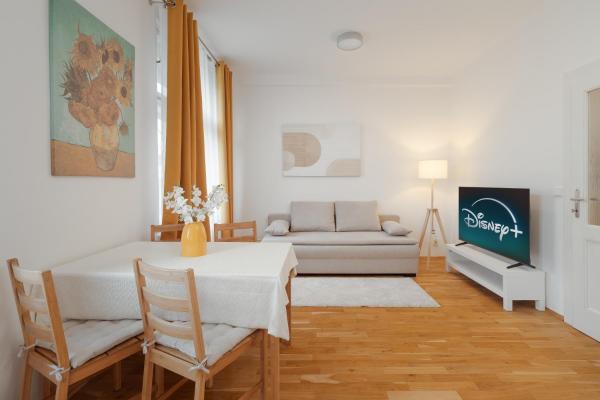 Louvre - Cozy City Center Apartment With Balcony - Praga
