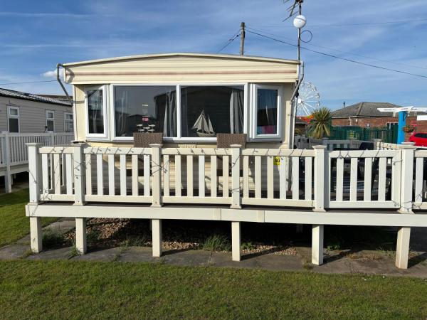 2 Bed Caravan - Sleeps 6 - Dogs - Parking - Wifi - Skegness