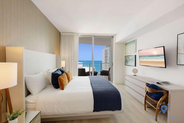 Apartment With Ocean View Balcony - Hallandale Beach, FL