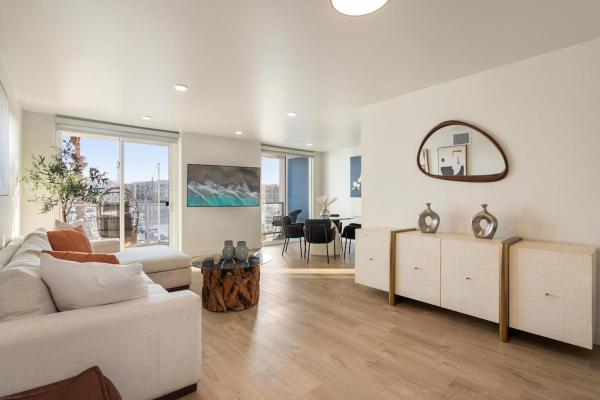 Luxurious Waterfront Living Full Marina View - Manhattan Beach, CA