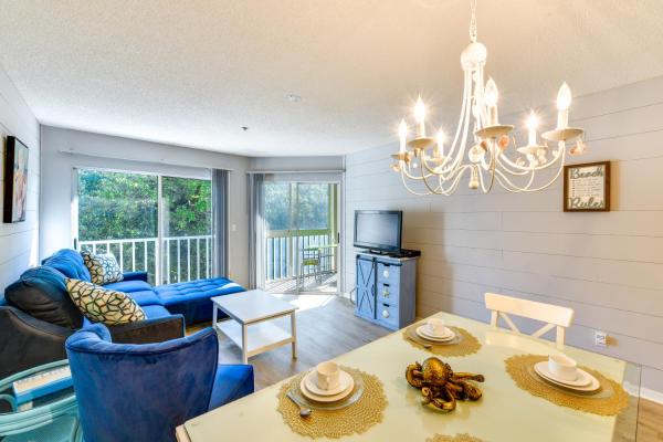 Walk To Beach Home With Porch On Anna Maria Island! - Holmes Beach, FL