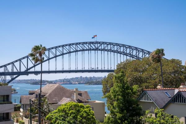 Magical Sydney Escape With Harbour Views & Parking - Crows Nest