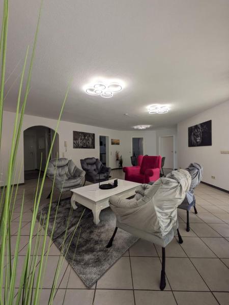 Große Helle Wohnung Nähe Audi Und Lidl It - Bad Wimpfen