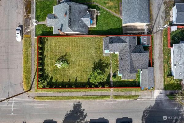 Massive 2 Bedroom With Fenced Yard - Puyallup, WA