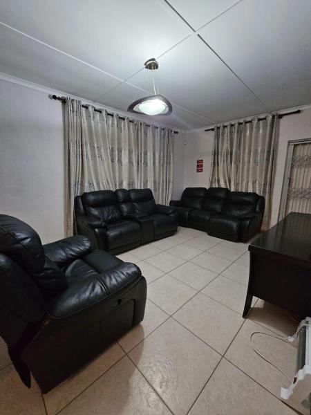 3 Bedroom House In Very Secure Area - Inanda