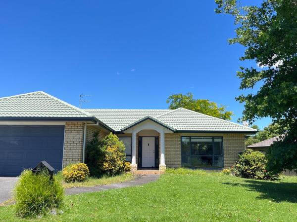 Family Retreat With Playground Views In East Tamaki - Auckland