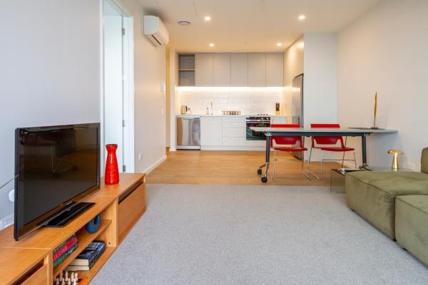 Single-level Retreat 1 Bed 1 Bath With Balcony - Christchurch