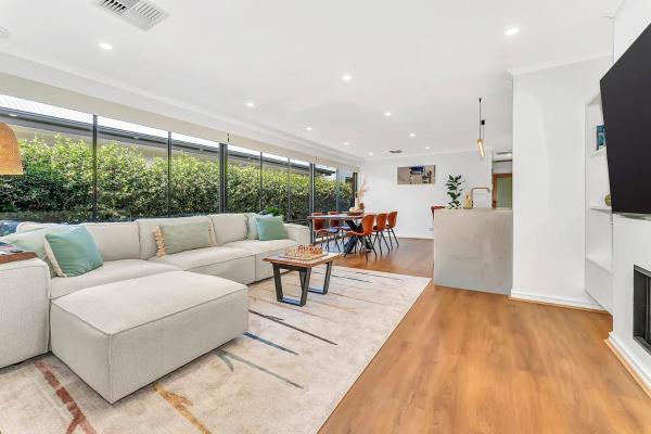 Redbrick Retreat - Generous Coastal Escape - Glenelg