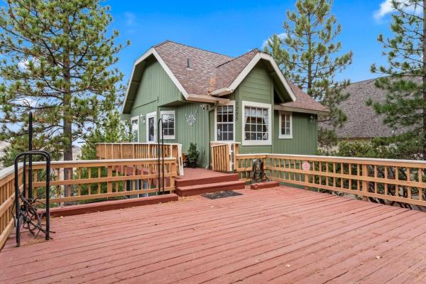 Casa De Yukon & Black Stone Grill, 3 Level Home - Hesperia, CA
