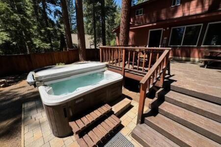 Spacious Tahoe Hot Tub And Beach - North Lake Tahoe, CA