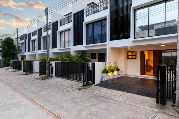 Spacious 3bd Townhouse In Laguna Park - Nai Yang