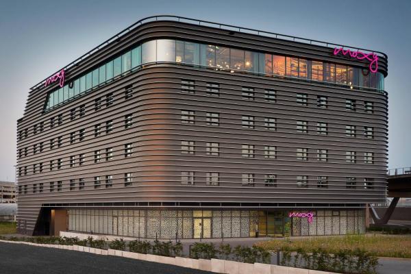 Moxy Cologne Bonn Airport - Cologne