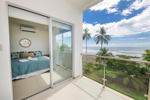 Beautiful Beachfront Condo, Amazing Pool - Esterillos Este