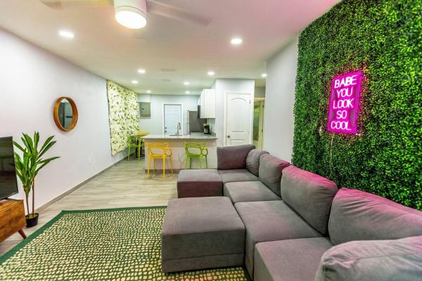 Garden-inspired Stay, Walk To Bay & Downtown - Sarasota, FL