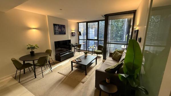 Flinders Retreat Apartment With Free Parking - Victoria University: City Flinders Lane Campus