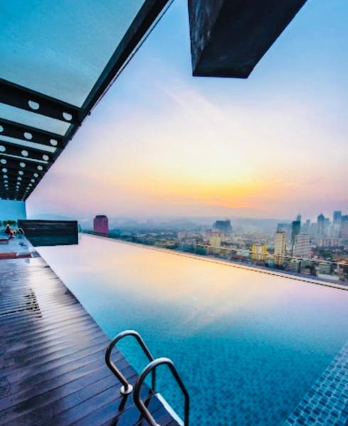 Regalia Skypool Klcc Dorms By Tasrifa -