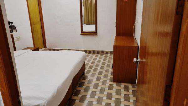 Khush Khush Hotel - カジュラーホー