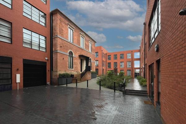 Modern Apt City Centre Relocations - Birmingham