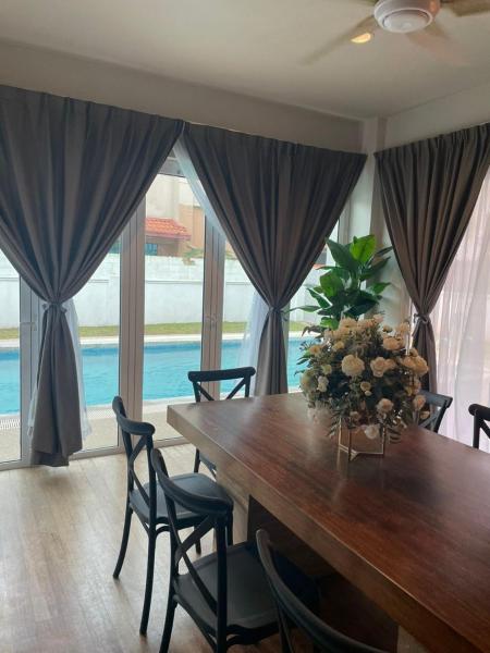 30 Pax Leisure Homestay With Swimming Pool - Kuantan