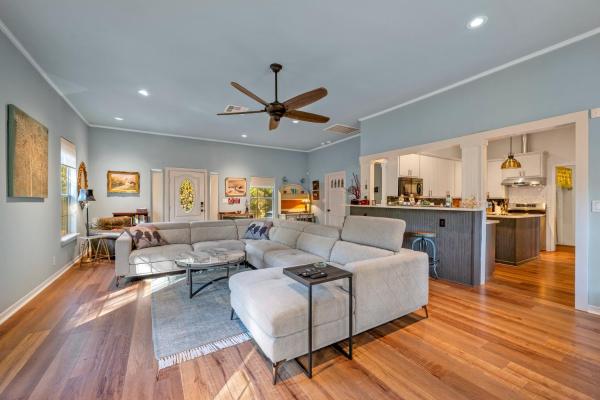 Entire Home! Fantastic Kitchen! 3 Full Baths - Lake Texoma