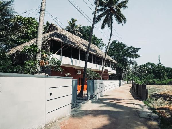 Kuma Surf House - Varkala