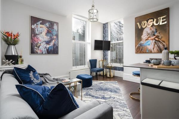 Rare Find - Gated 2 Bed Apt, Close To Parks, Secure Carpark Sleeps 4 - Liverpool