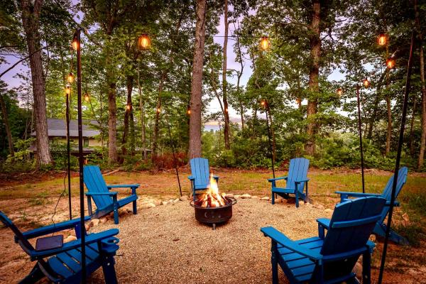 Whimsical Garden Escape -Fire Pits, Art & Nature Near Asheville - Swannanoa, NC