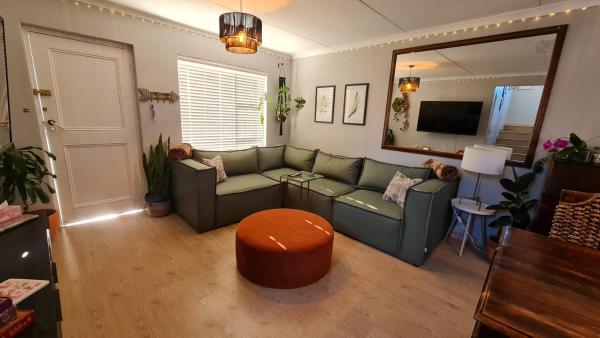 3 Bedroom Beach House With Ocean Views Across The Road From The Beach - Cape Town