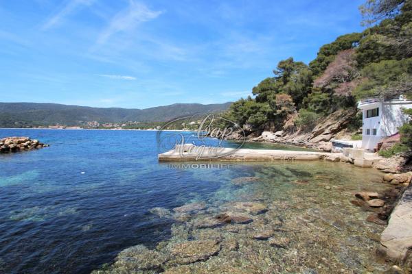 Villa Pieds Dans L'eau Pour 10 Personnes Avec Port Privé Et Rooftop à Cavalière - Le Lavandou