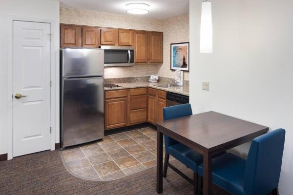Residence Inn Kansas City Country Club Plaza - Kansas City, MO