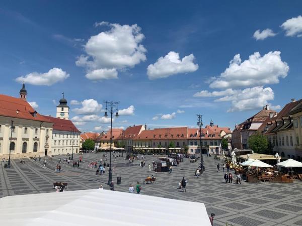 View Of Main Square Studio - Sibiu