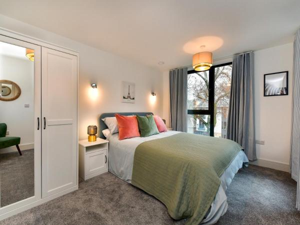 Beautiful 3 Bed Town House - Pass The Keys - Cardiff