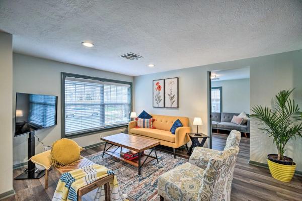 Cozy Bungalow Home, The Heights, 6 Miles To Downtown! - Houston, TX