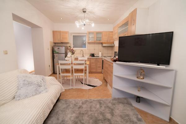 Mary's Downtown Home - A Stroll Away From Mount Vermio - Науса