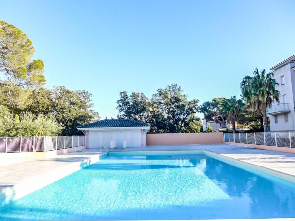 Apartment Les Calanques Du Parc-4 By Interhome - Saint-Aygulf
