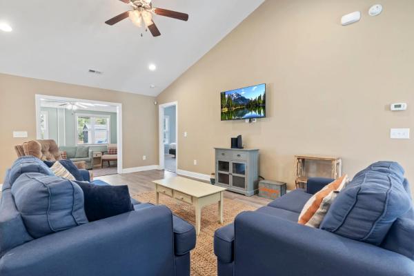 Coastal Pet Friendly Getaway In Murrels Inlet! Perfect For 8 Guests! - Murrells Inlet, SC