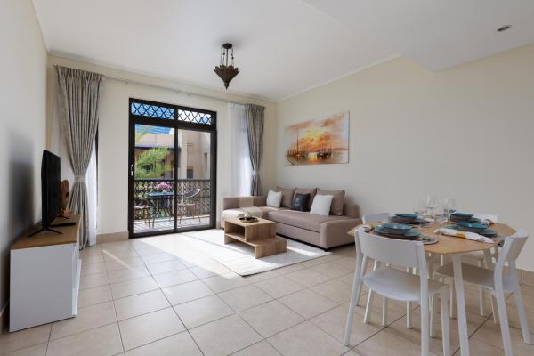 Maison Privee - Stylish & Spacious Apartment In Downtown Dubai - Dubai