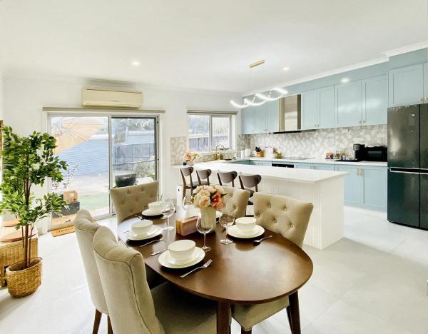 Bright 4br Townhouse Near Coles, Parks, Bbq, Free Parking L Perfect For Families Groups - Bayside City