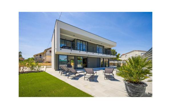 4 Bedroom Stunning Home In Murter - Murter