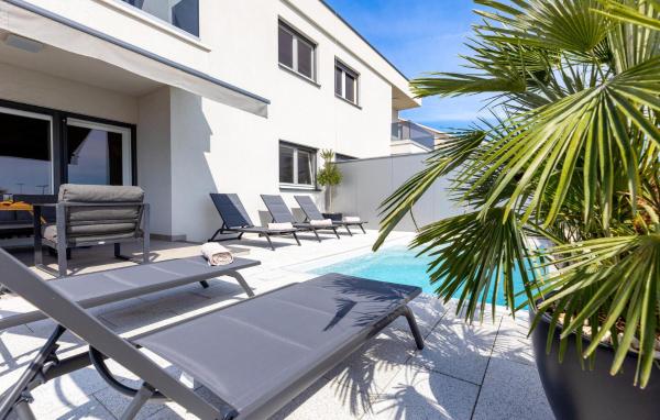 Awesome Home In Kastel Sucurac - Split