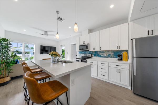 Affordable Luxury Apartments, 3 Min To Beach - West Bay