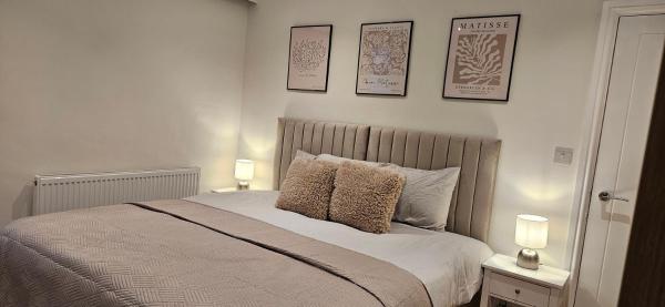 Spacious And Well Equipped 5-bed Home In Bedford, Close To Main Routes - Bedford