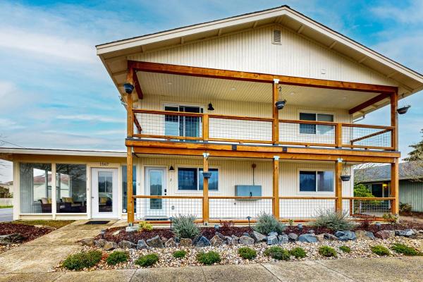 The Dolphin Suite - Florence, OR