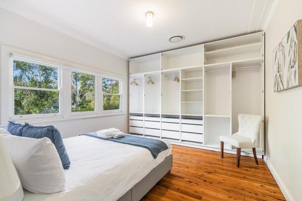Stayau 4brm Charming Modern Home In Mt Colah - Gordon