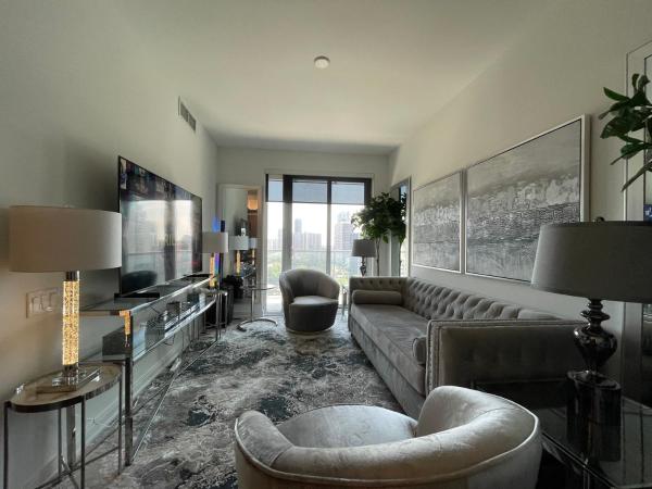 Toronto Bloor & Yonge Luxury Condo - Toronto, ON