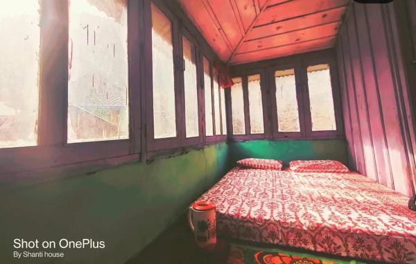 Shanti Cafe - Kasol