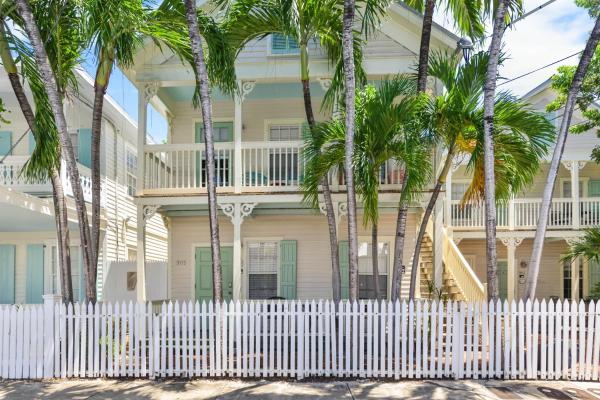 Poolside Hide-away Palm Gardens - Key West, FL